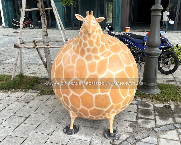 Adorable Cartoon Giraffe Statue Fiberglass Cartoon Model Theme Park Decoration FP-2450