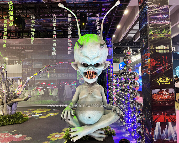 Realistic Alien Monster Customized with Movements Animatronic Monster ...